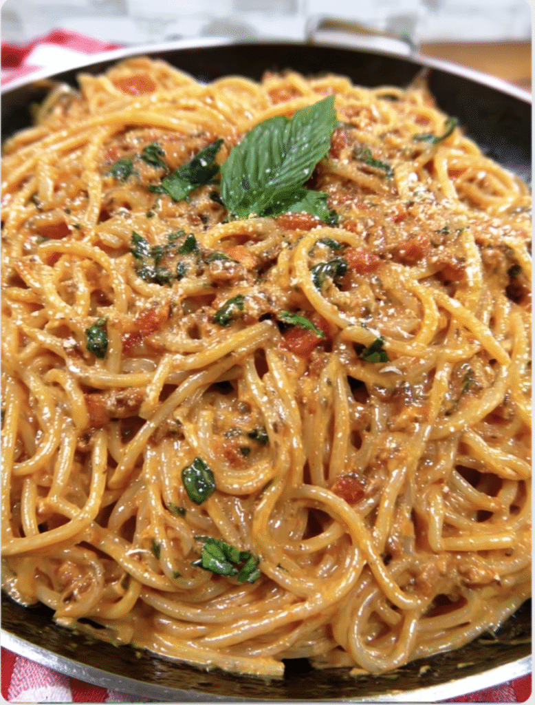 How I Made the Easiest Creamy Spaghetti Ever in ONE POT ...